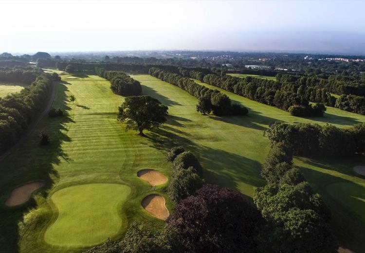 Elmgreen Golf Club: 2 or 4 Green Fees