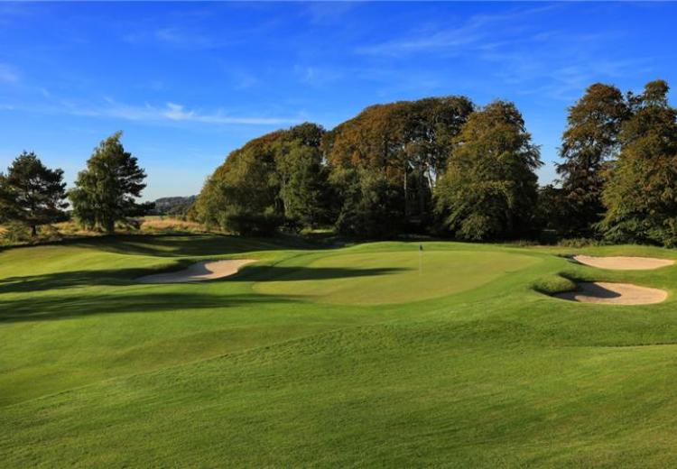 Tulfarris Hotel & Golf Resort: 2 Green Fees + Trolleys